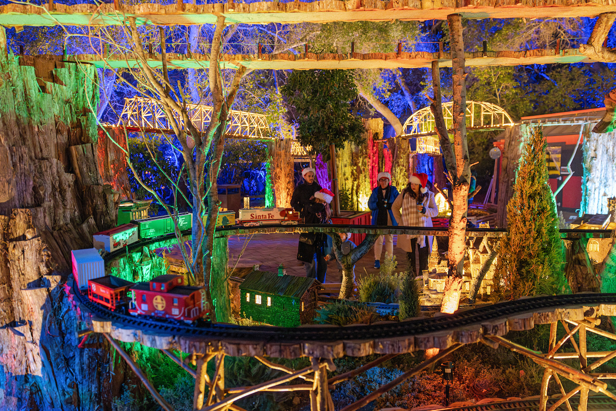 G scale model trains in the Descanso Railroad delight visitors at ...